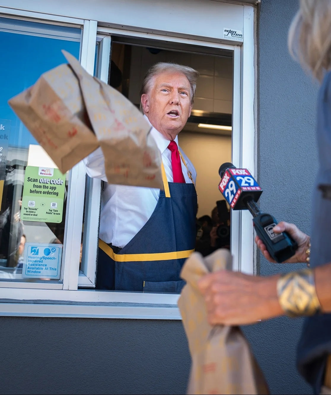 DONALD TRUMP DRIVE THRU MCDONALDS GLOSSY POSTER PICTURE PHOTO PRINT BA ...