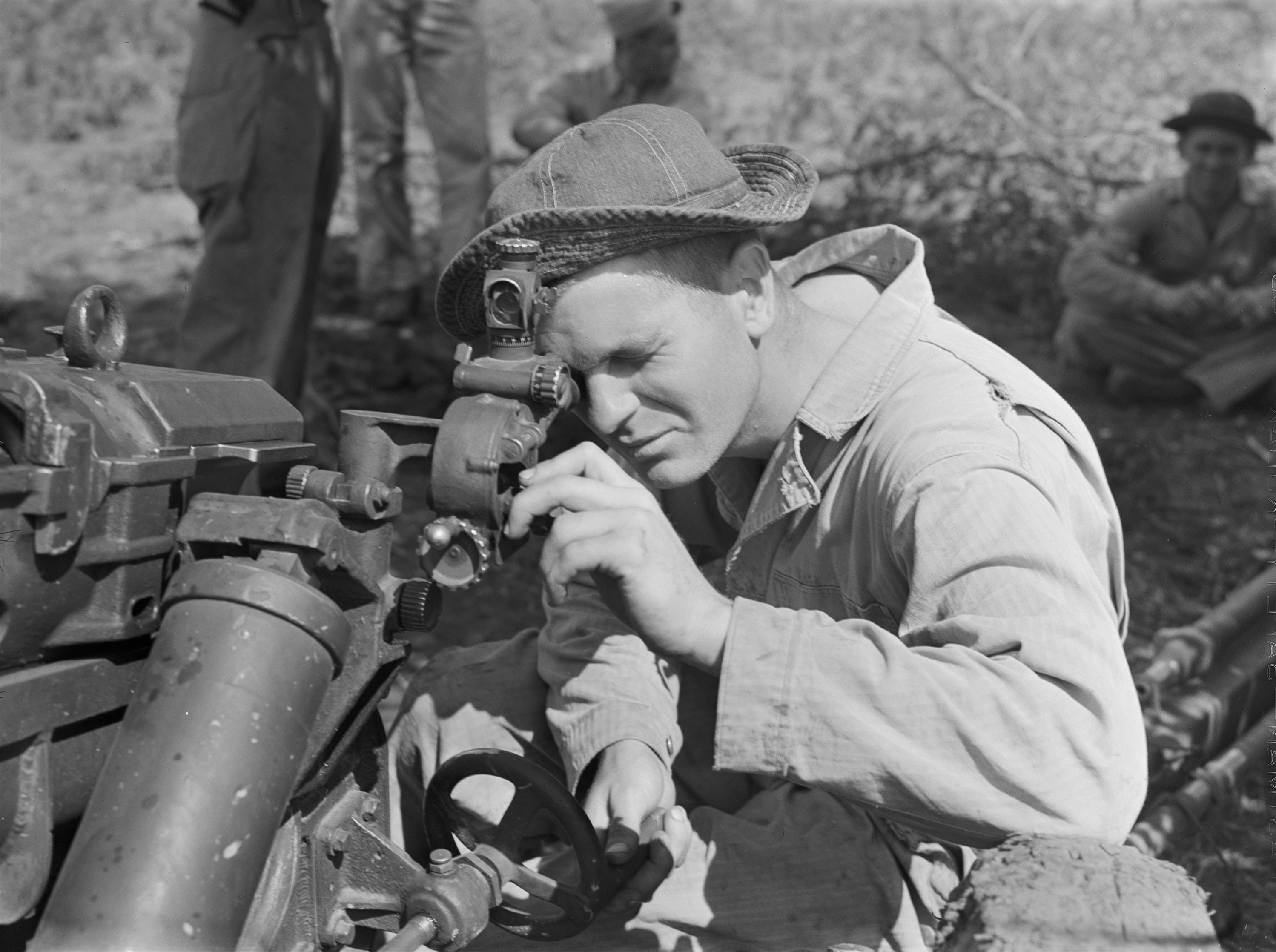 Sighting 75mm Howitzer GLOSSY POSTER PICTURE PHOTO PRINT BANNER CONVER ...